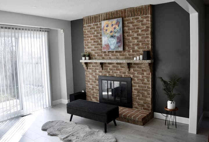 Modern Family Home In Milton Ontario - Milton