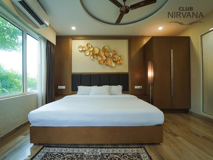 Royal Suite Room / Club Nirvana Boutique Resort - Sonapur