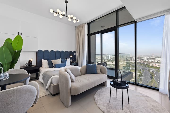 Top Floor Studio Apartment! - Dubaj