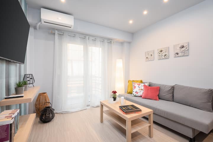A Gem 2br Apartment Near Metro - Athens