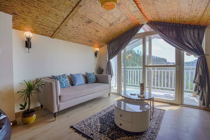 Attic Room With Balcony -Horizon - Mashobra