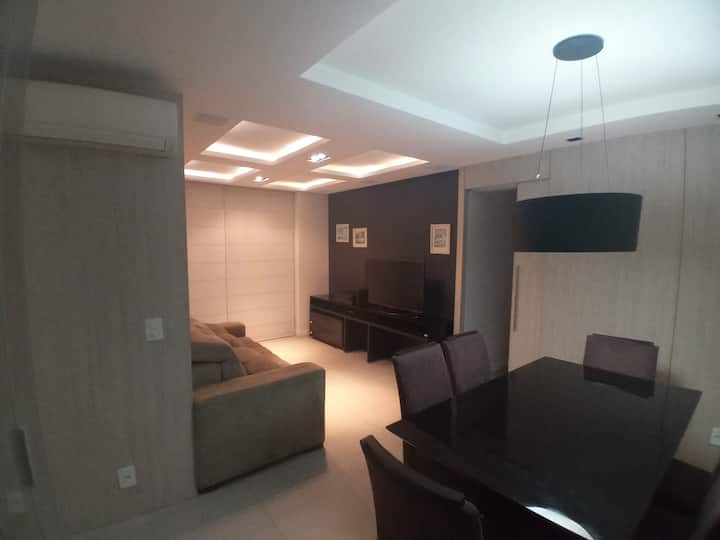 Ap 2 Quartos No Champagnat - Curitiba