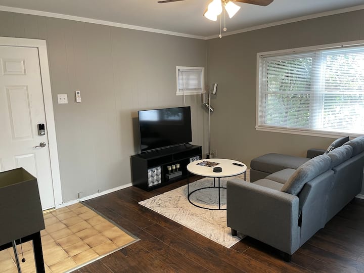 Hillcrest Duplex Retreat - Pet Friendly - Little Rock, AR