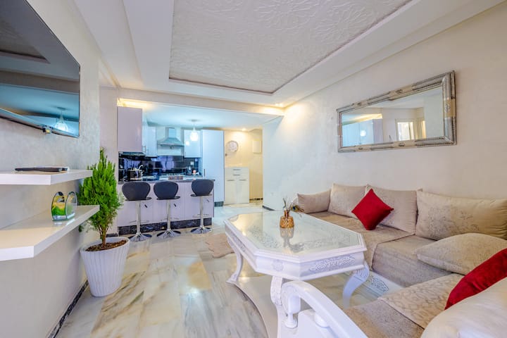 Sunny Serenity: 2br With Terrace Haven - Marrakech
