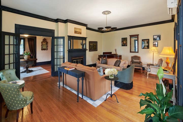 Constance Cozy Queen - Lenox, MA