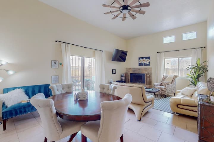 Quiet 2bd/2ba Condo Near Parks&golf, Yard For Dogs - Petroglyph National Monument
