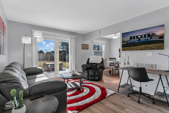 Fenton Flats- Suite 1- On Site Hot Tub And Garage - Seven Lakes State Park, Holly