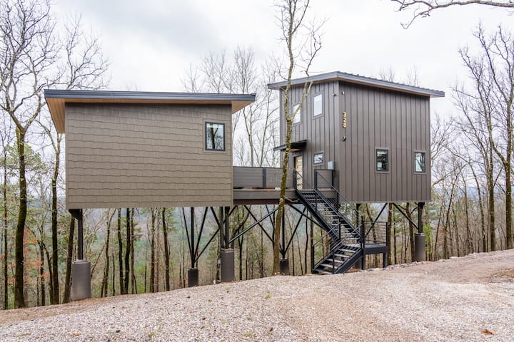 The Aged Owl Treehouse - Hot Springs, AR