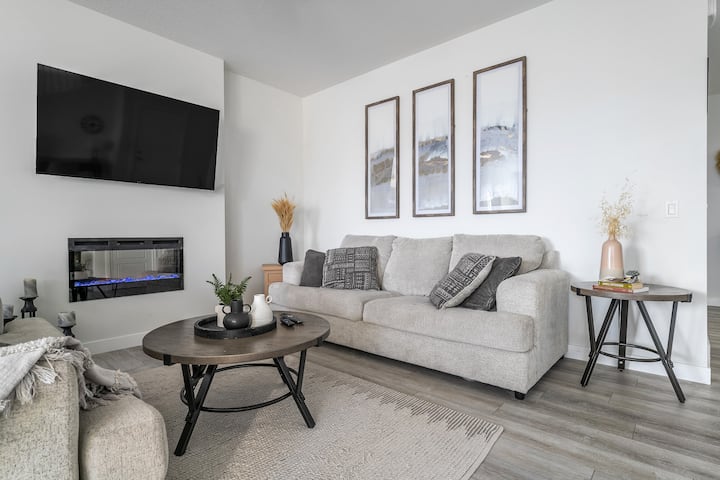 4br | Genesis Centre | 1.5gb Wifi | Garage | Yyc - Calgary