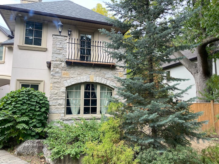 Exclusive Luxury Suite W Parking - Mississauga