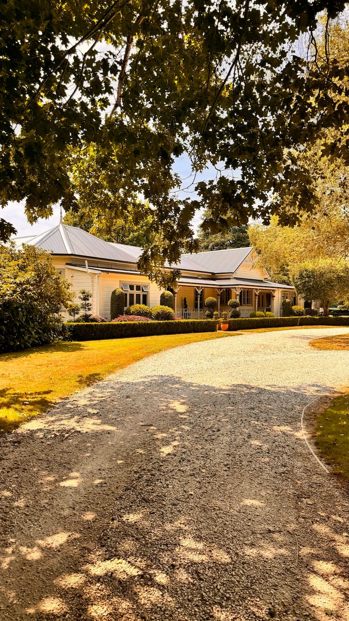 Character Luxury In Tamahere - Cambridge