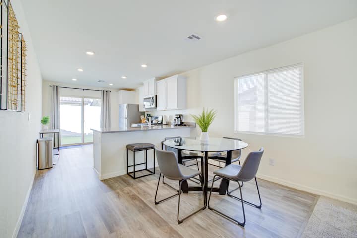 Beautiful Cozy Vegas Home - 3 Bed 2 Bath - North Las Vegas, NV