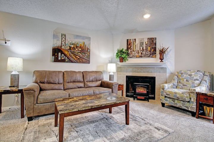 Quiet Condo Near Riverside - Tulsa, OK