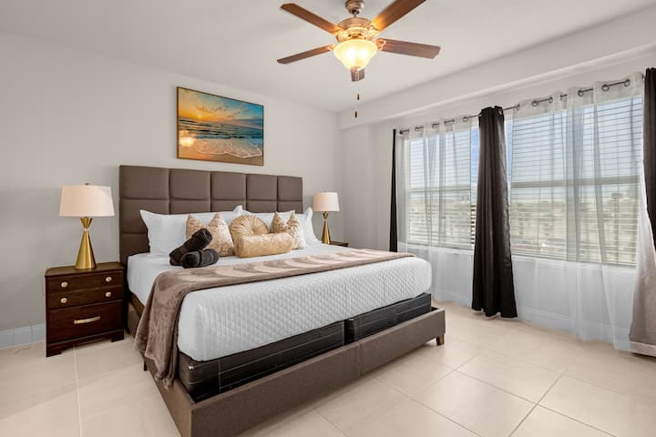 Beachfront Condo With Spacious Balcony - King Bed - Daytona Beach Shores, FL