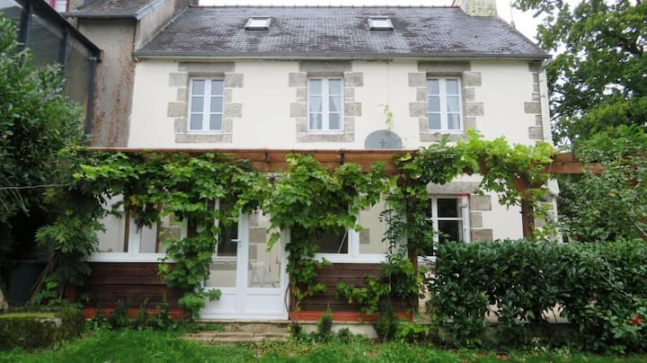 Ty Ar Kapel (Chapel House) - Huelgoat