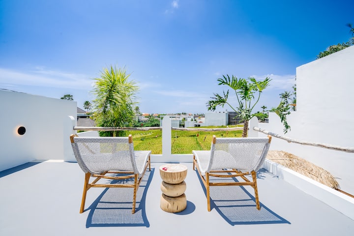 Villa Valentina | 2br Haven With Rooftop | Canggu - Canggu