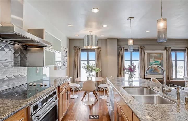 Luxury Condo In The Heart Of Long Beach - Orange County, CA