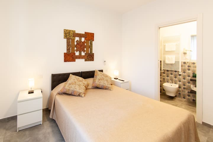 Davanti Alla Stazione - Queen Size Wifi Room 2 - La Spezia