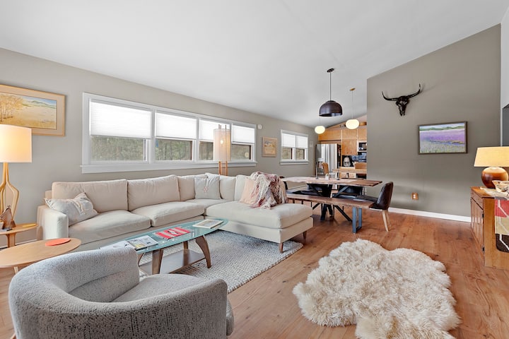 Private Stylish Home With Land, Views And Wildlife - Missoula, MT