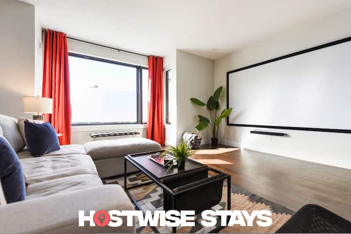 3 King Beds! Garage! Theater! Great Location! - National Aviary, Pittsburgh