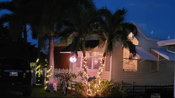 2 Bedroom Beach Bungalow - Fort Myers Beach, FL