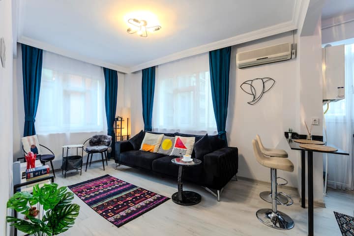 Hidden Oasis: Historic 2br With Views In Taksim - 이스탄불
