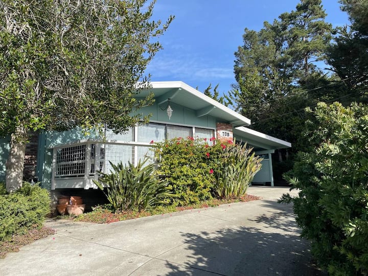 Charming Rio Del Mar Retreat - 30 Day Minimum - Aptos, CA