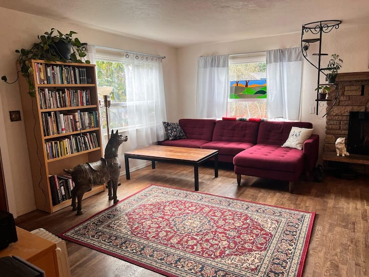 Quirky 1 Bedroom 1 Bathroom House- Room 1 - Olympia, WA