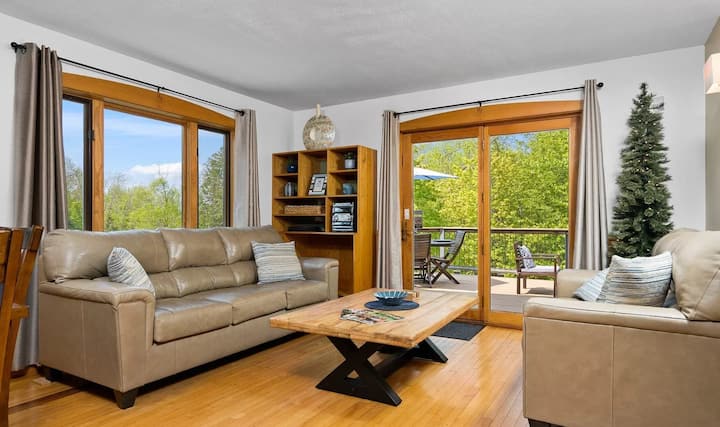 Lake Leelanau Therapy-hottub/firepit/ponds/ac - Suttons Bay, MI