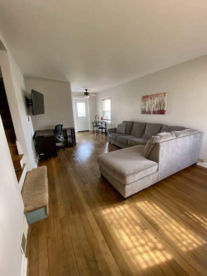 • Central Home Near Downtown • - New Haven, IN