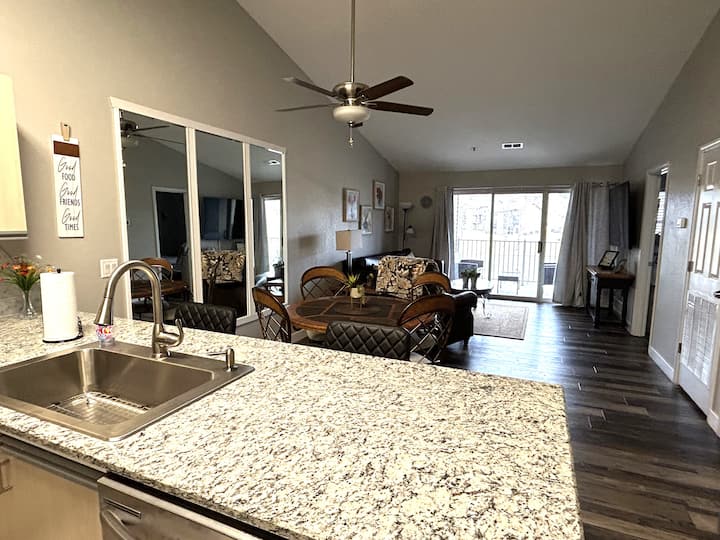 Walk In, Renovated, Golf View - Branson, MO