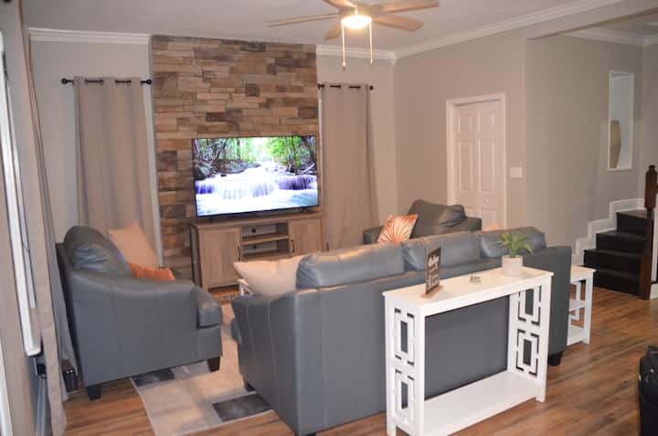 Suite Staycation | Near Hospitals And Ft. Novosel - Dothan, AL