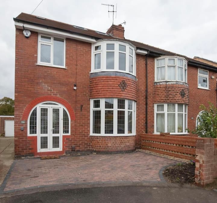 One-bedroom Garden Bungalow- York Centre &Station - York