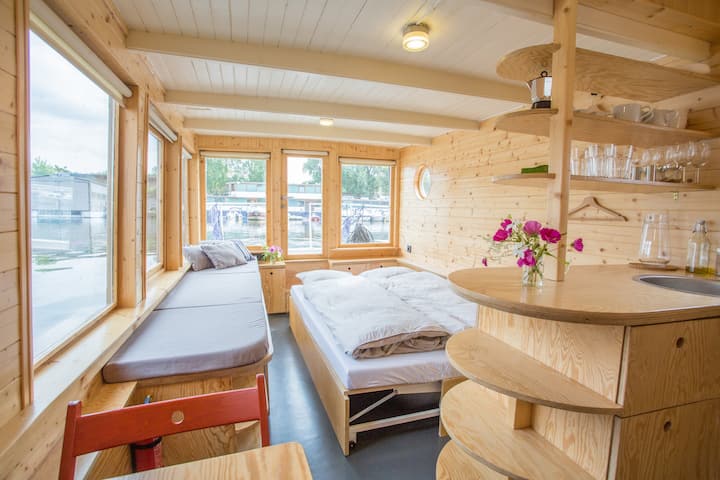 Houseboat Saturnin - Prague