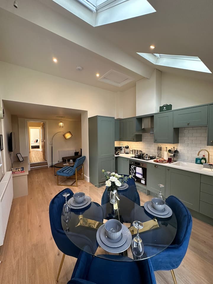 Exquisite Two-bedroom Apartment - Cambridge Station Road