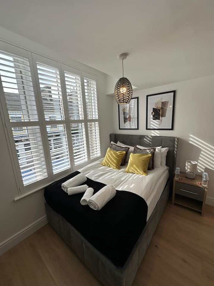 Lavish Two-bedroom Apartment - Cambridge