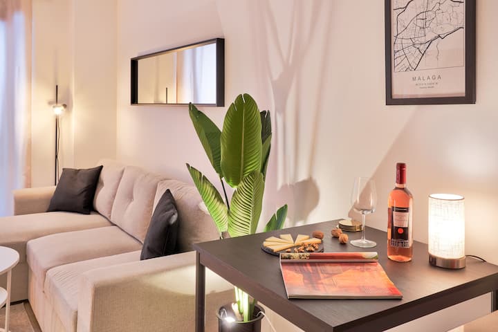 Cozy Apt 5min Station - Beach | Pool & Parking - Provincia de Málaga, España