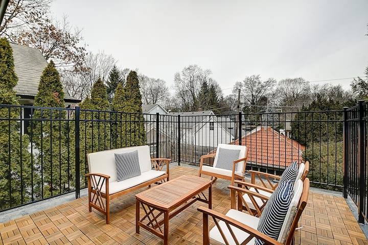 Sleeps 11- Rooftop Balcony And Pet Friendly! - Zionsville, IN