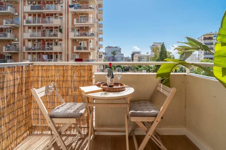 Luminoso Apartamento Con Terraza Cerca De La Playa - Benalmádena