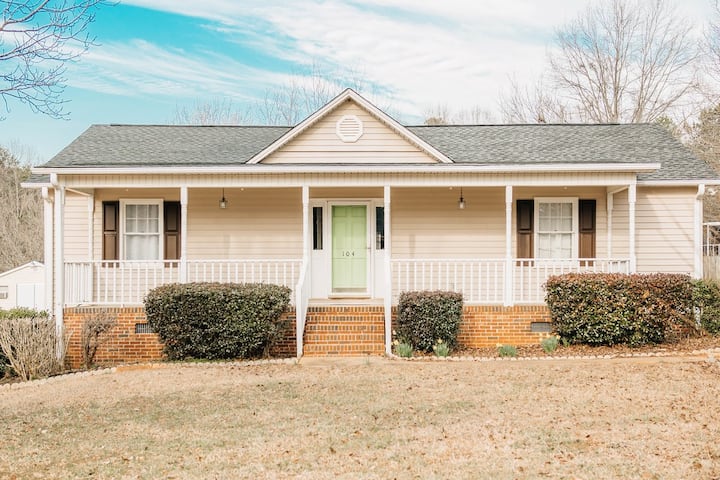 Full House With Dedicated Office Space In Greer - Greer