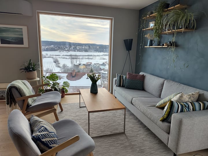 Hus Med Solrik Hage Og Utsikt - Oslo