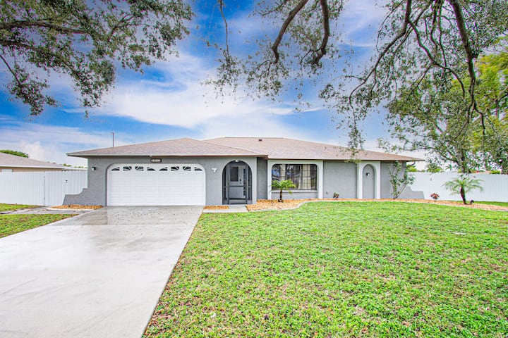 Amazing House With Heated Pool - Cape Coral, FL