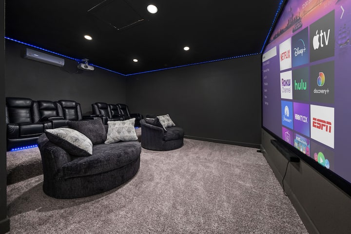 Lackland Movie Theater Retreat ! - San Antonio