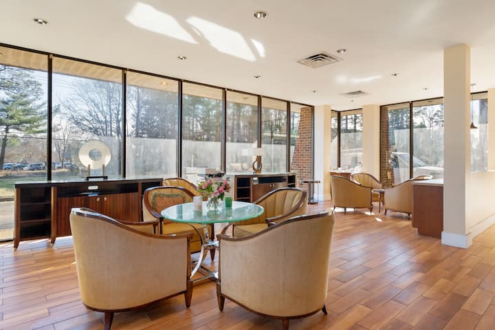 Spacious And Charming Boutique Hotel Near Wm - Williamsburg, VA