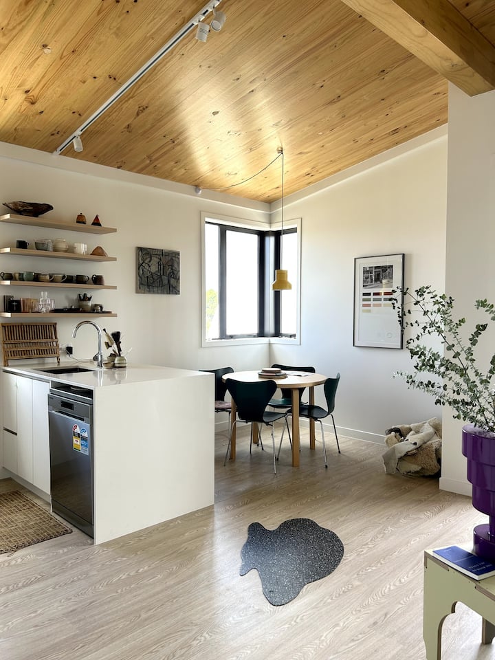 Sunny, Quiet Apartment - Auckland
