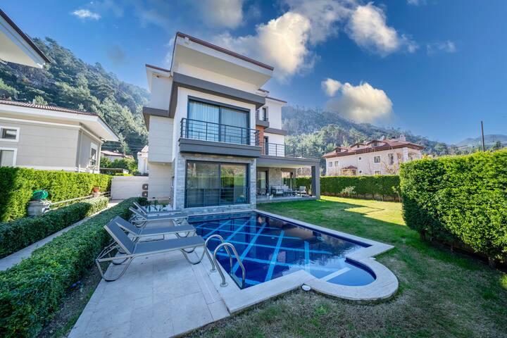 Villa Paris - İçmeler
