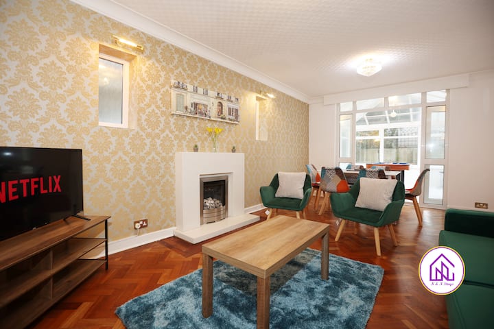 Perfect For Contractors | Free Parking & Wi-fi - Cardiff