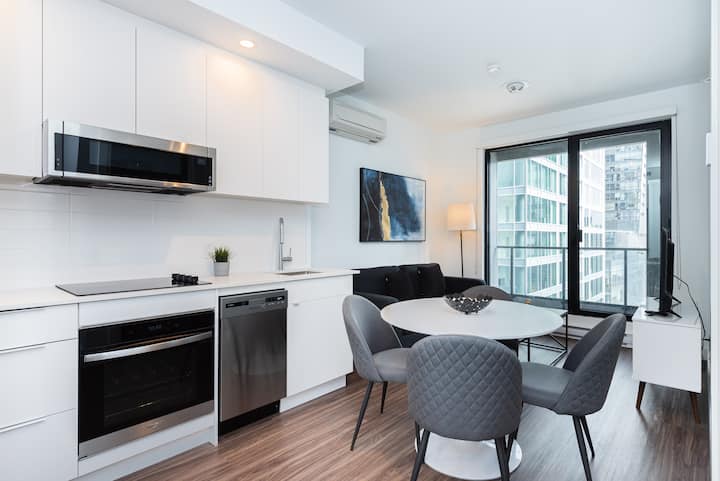 Lovely & Modern Haven | 2 Bedrooms - Montreal