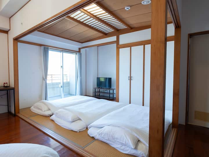 [New] 2 Double Beds And 3 Sets Of Futons - 名護市