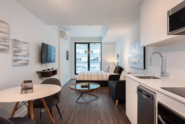 Executive Studio | Modern & Bright | Le George Mtl - Montreal